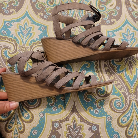 Y Not | Shoes | Ynot Zelda Strappy Buckle Sandals | Poshmark